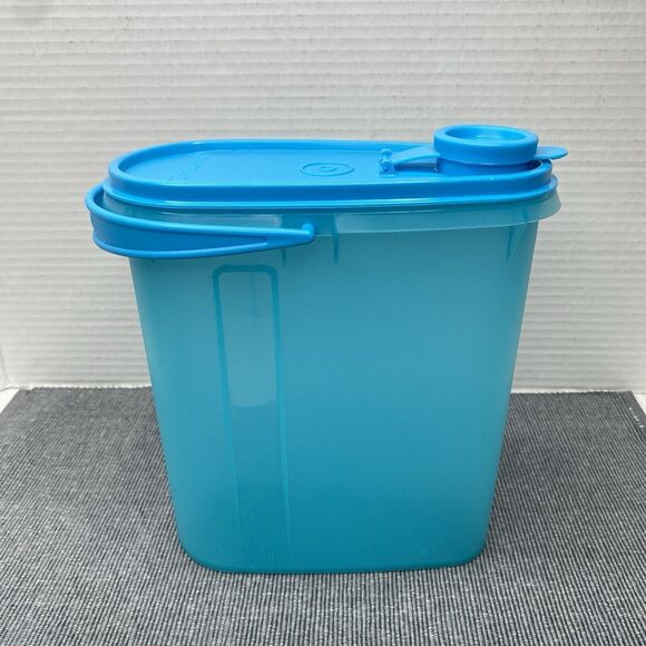 Tupperware | Kitchen | Tupperware 2 Qt Blue Turquoise Beverage Buddy ...